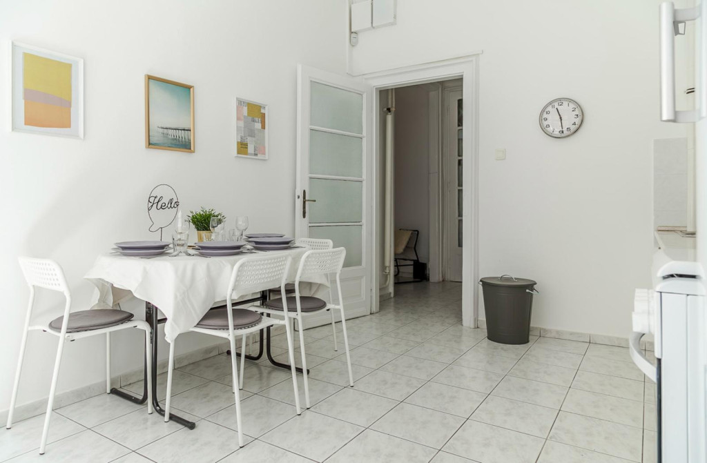 Charming double bedroom near the Arany János utca metro - Budapest