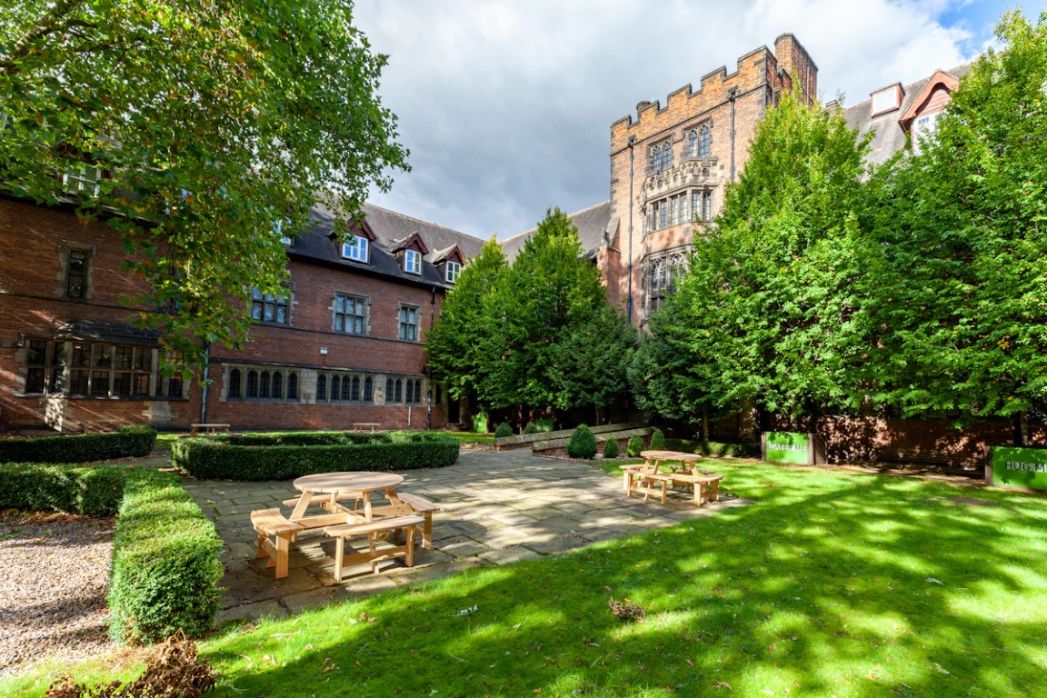 Student Accommodation Leeds | Private & Shared Rooms